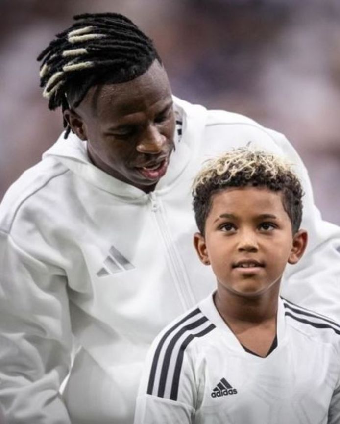 Niet Mbappé, wel Endrick én Kim Kardashian met zoon Saint (die op foto ...