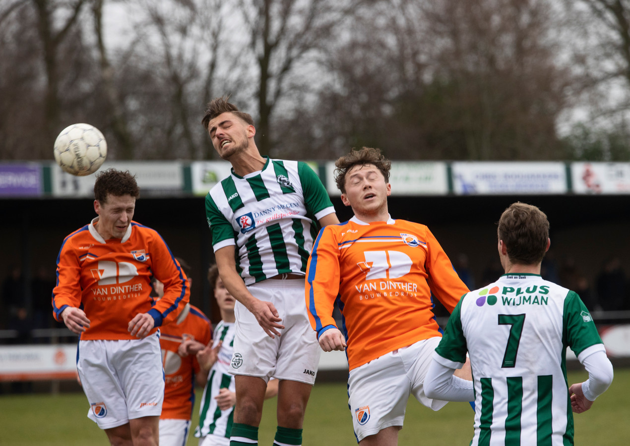 Sparta’25 ziet op de valreep winst in rook opgaan | Foto | AD.nl