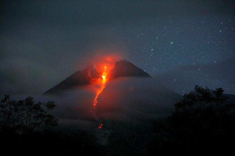 Vulkaan Merapi barst weer uit | De Morgen