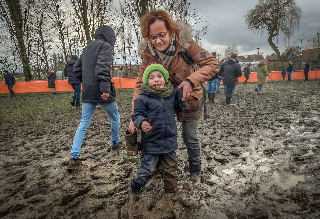 KIJK. Modder, modder en nog eens modder op de Hexia Cyclocross | Foto ...
