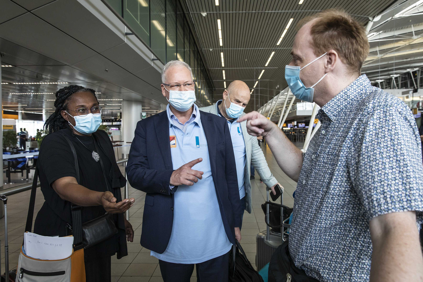 Renata vliegt naar Suriname om coronapatiënten te helpen: ‘Blij dat ik ...