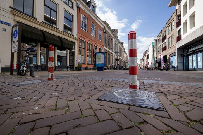 De pollers in het centrum van Kampen keren voorlopig niet terug ...