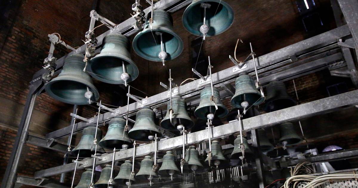 Meer en meer oude Groninger kerken laten woensdagavond de kerkklokken luiden | Groningen | AD.nl