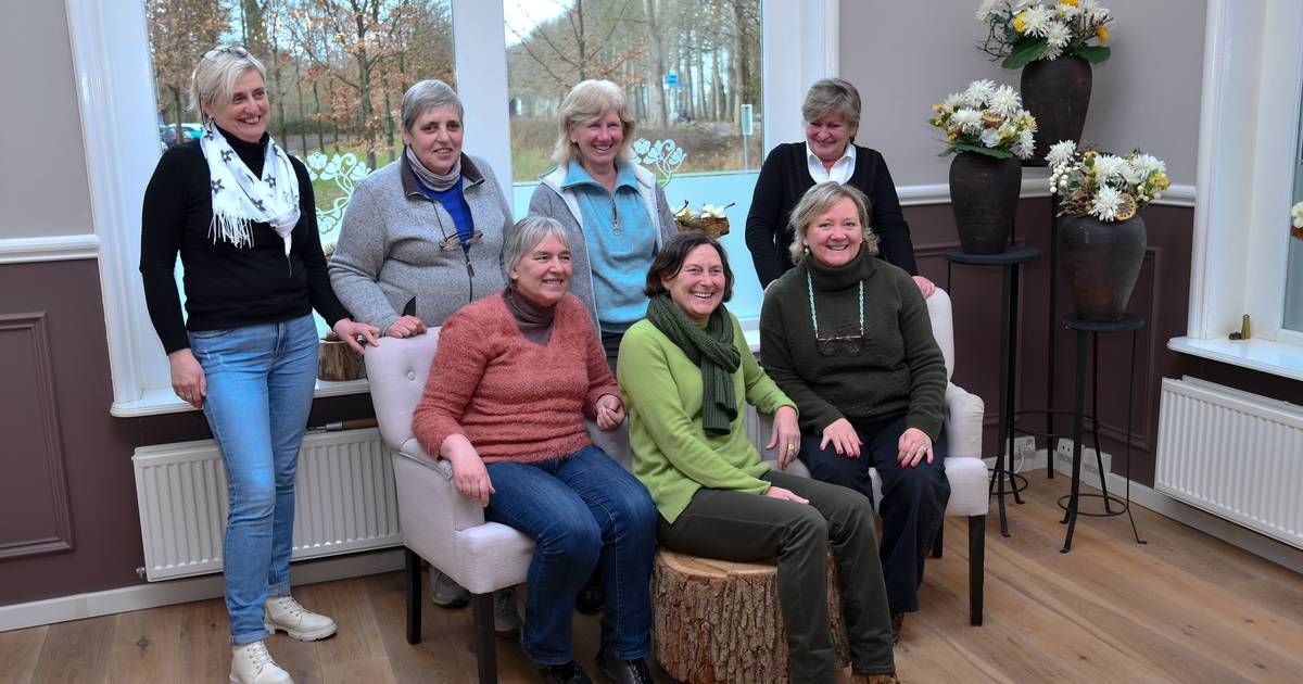 Cursisten Florist van CVO Focus zetten bloemetjes buiten in Friesland ...