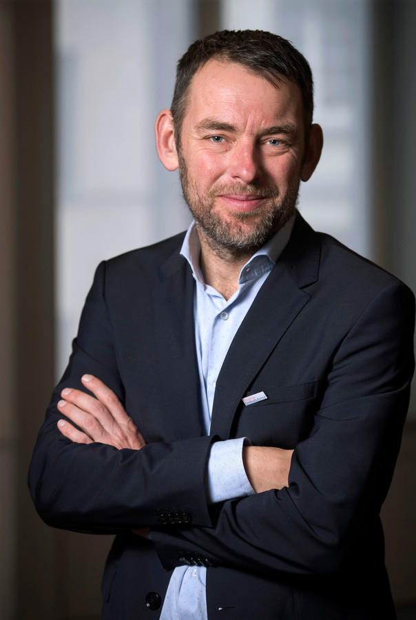 Kortrijk waarschuwt na klachten eindelijk voor sms-parkeren naar 4411 | Foto | hln.be