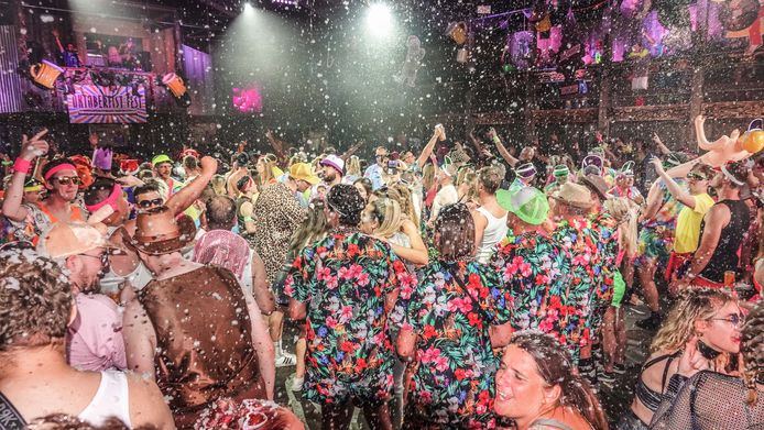 Welkom op Kamping Kitsch Club, het blootste feest van het jaar: van 'in ...