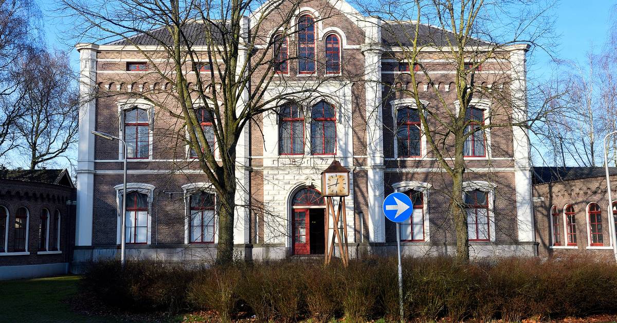 ‘Erfgoedparels’ als toren van de Petrus en Pauluskerk gerestaureerd ... ‘Erfgoedparels’ als toren van de Petrus en Pauluskerk gerestaureerd ...