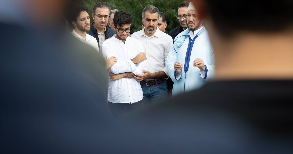 Afscheid van Thabet (16), die stierf aan een hersenbloeding: “Hier is zoveel onmacht... En ...