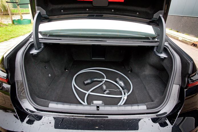 Test BMW i7: gigantisch beeldscherm achterin is beter dan de bioscoop ...