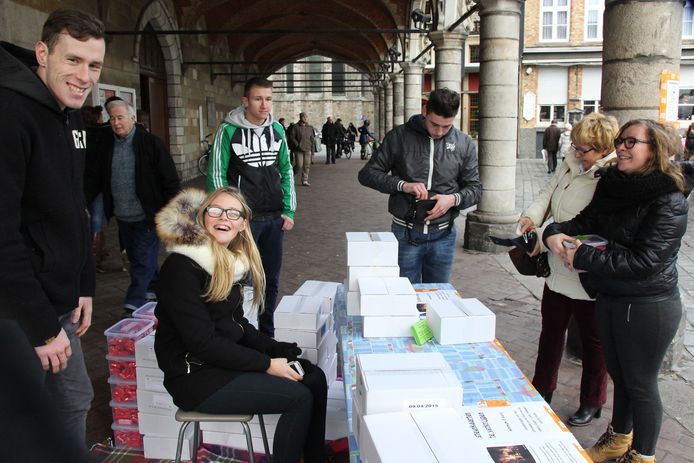 Gezin verkoopt koekjes voor nieuw huis | Ieper | hln.be