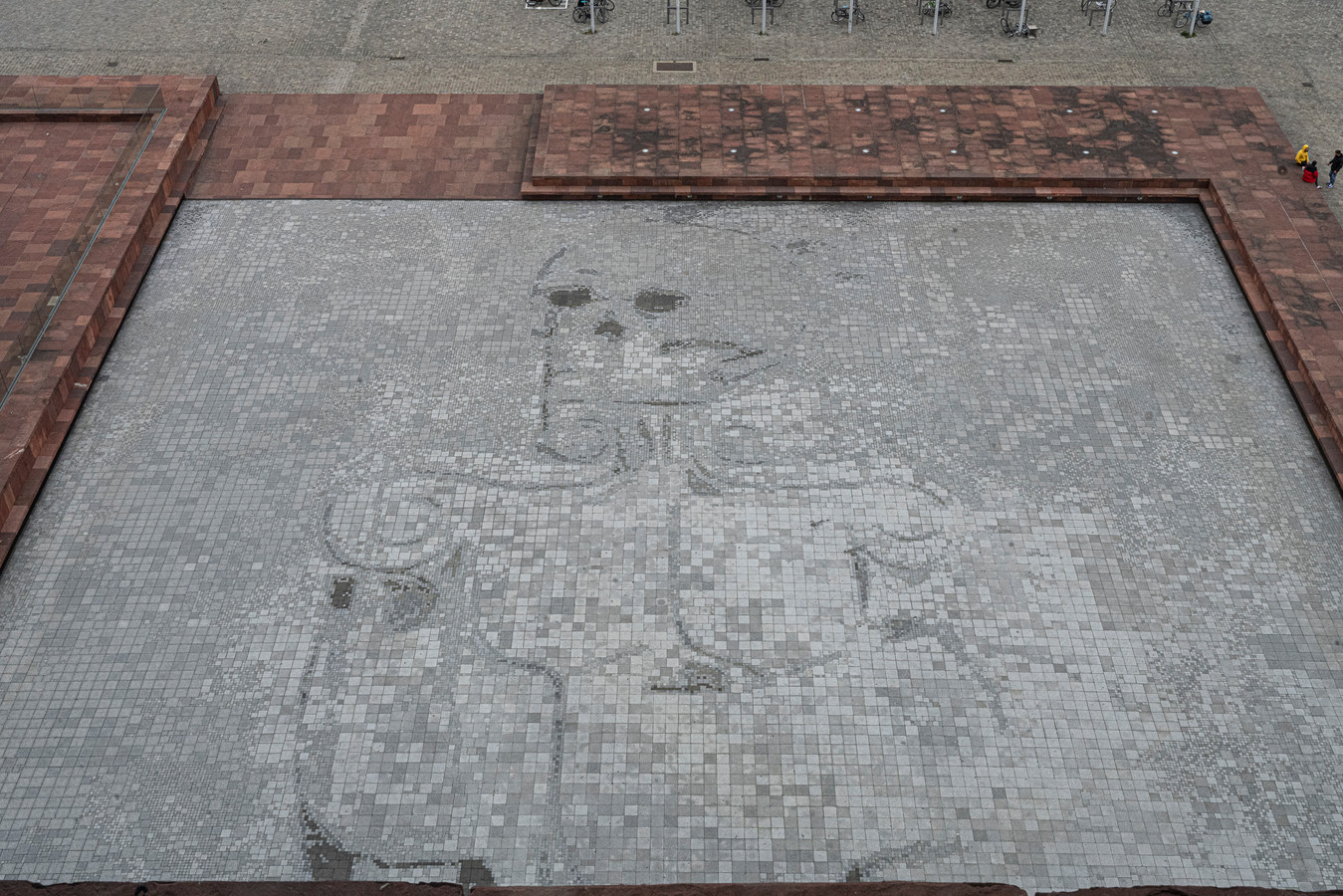 Wist je dat … er vlak voor het MAS ook een gigantisch kunstwerk ligt ...