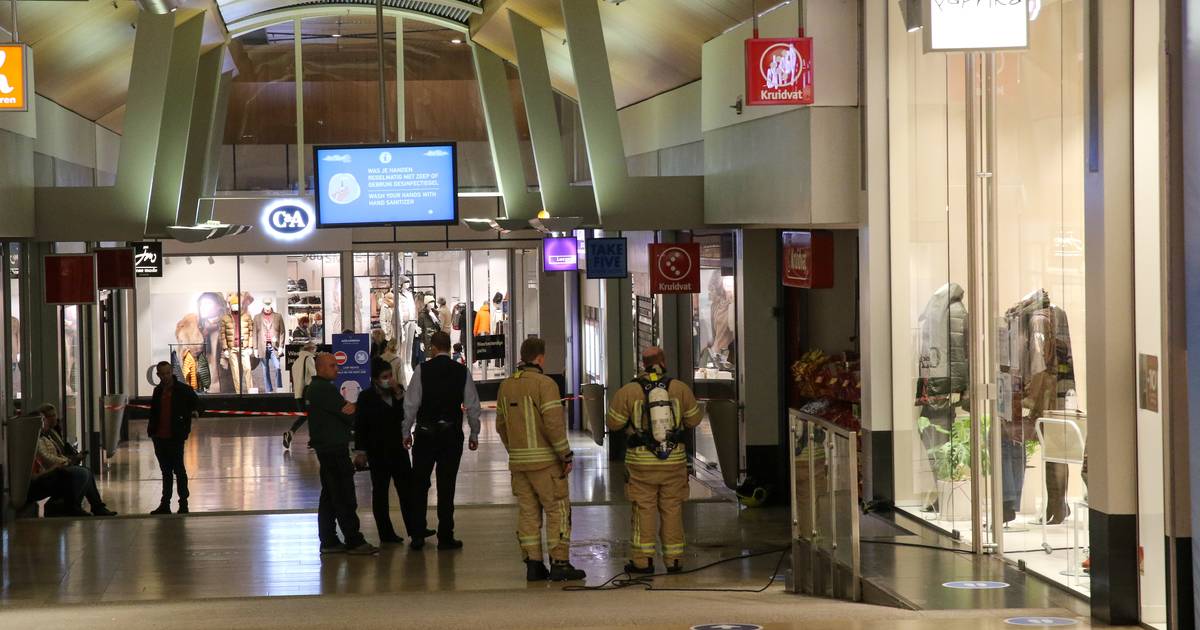 Plafond Kruidvat in winkelcentrum Alexandrium vat vlam | Rotterdam | AD.nl