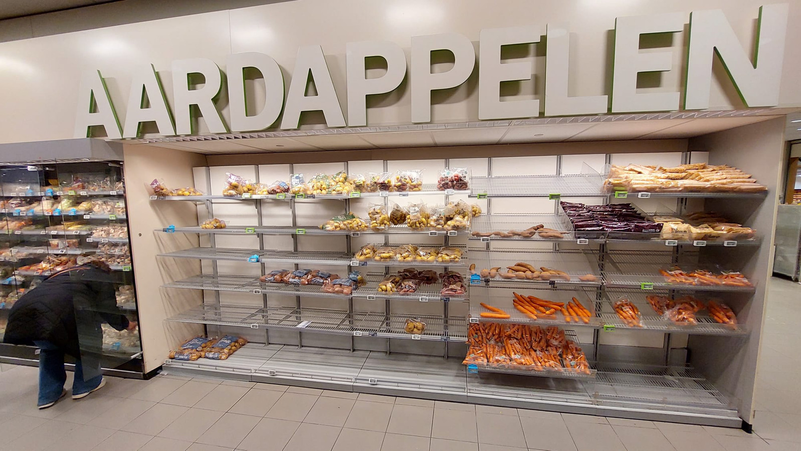 Pijnlijk lege schappen bij Albert Heijn: steeds meer boodschappen raken ...