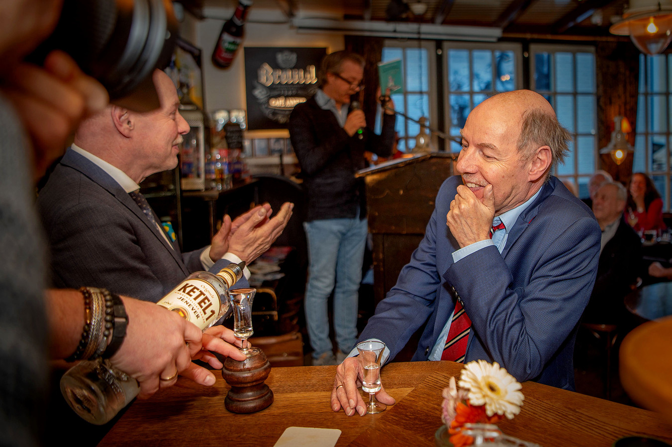 Anker en Anker maken feestje van presentatie dichtbundel in Wijchens ...