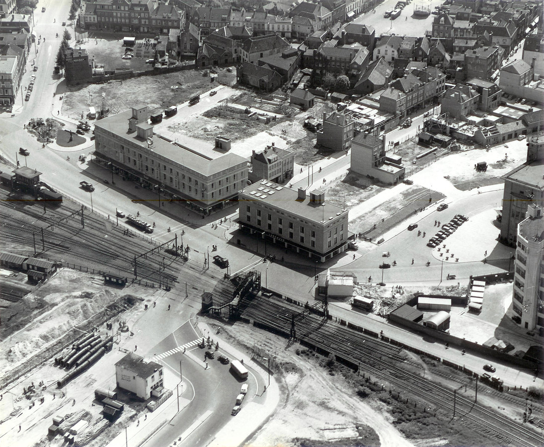 Van bombardement tot wederopbouwparel: de transformatie van de ...