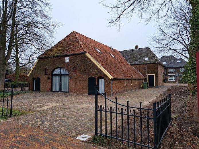 Straks ziet iedereen de zonnepanelen op dit rijksmonument in Steenderen ...