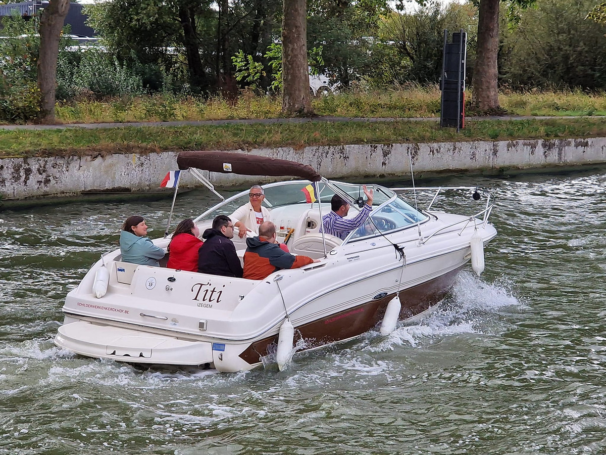Izegemse Watersportvereniging trakteert mensen met een beperking op een ...
