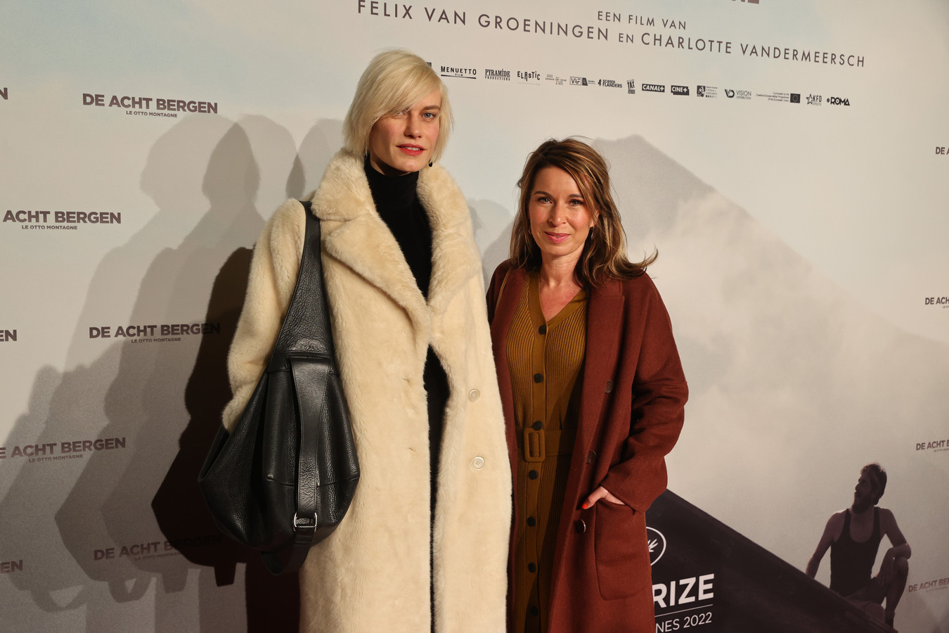 IN BEELD. Cast van ‘Zillion’ keurt ‘De Acht Bergen’ | Foto | hln.be