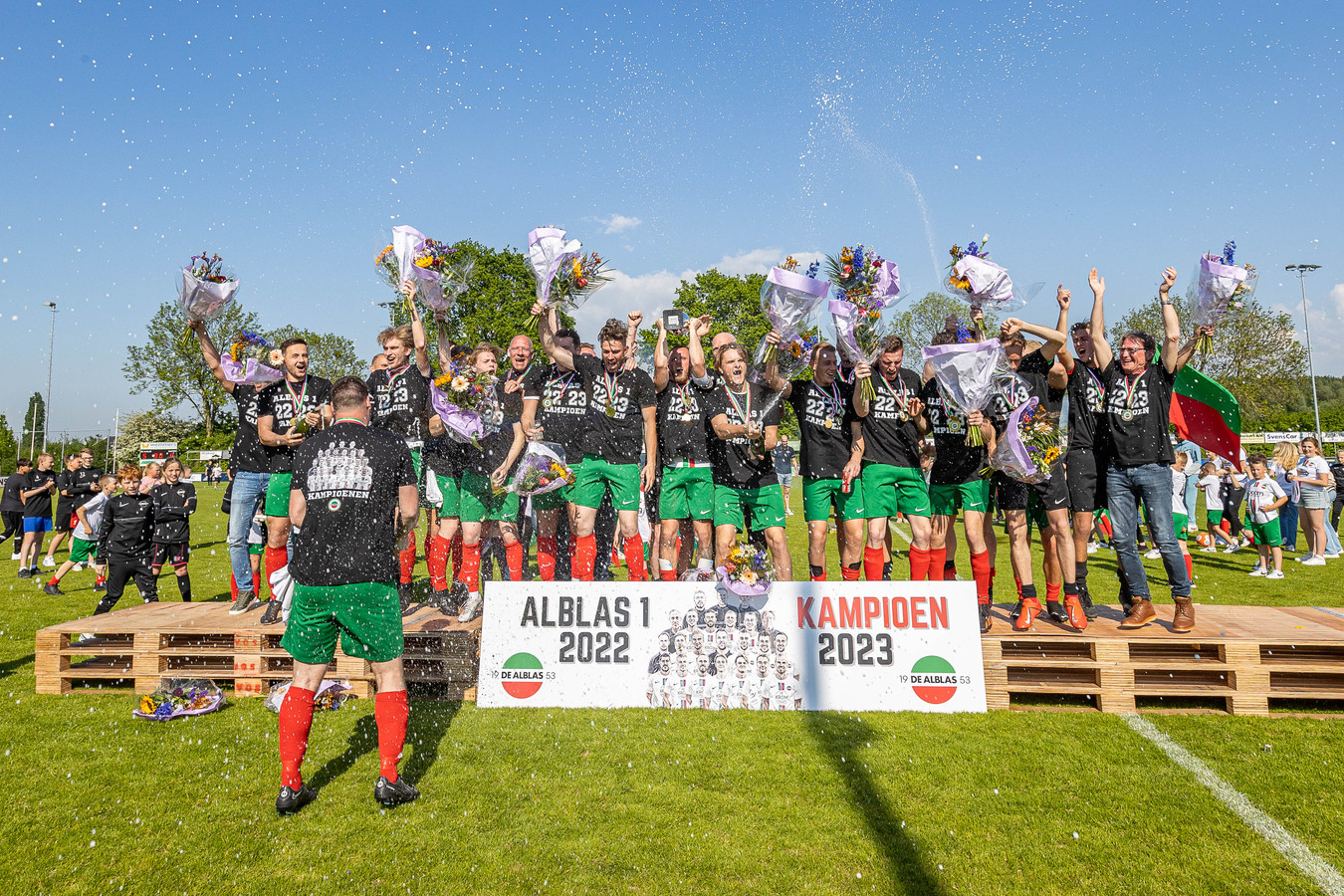 De Alblas kampioen, Herovina maakt er tien en RCD wint derby; dit is ...