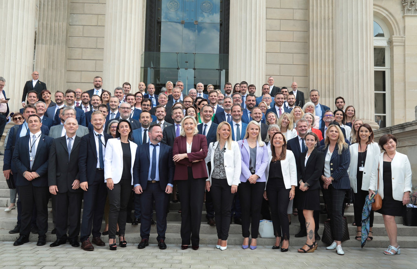 Voici la photo de classe des 89 députés Rassemblement national à l ...