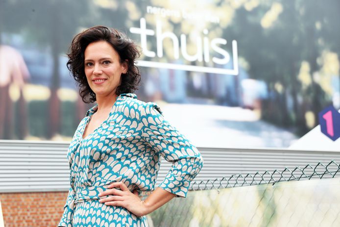 Actrice Marieke Dilles is een jaar aan de slag bij ‘Thuis’: “Ik ben ...