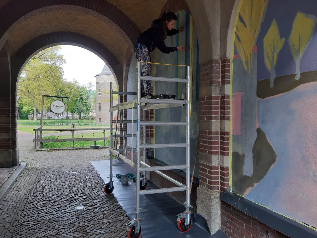 Museumstukken naar buiten; zes muurschilderingen op Kasteelpoort in ...