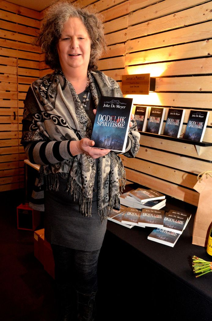 Joke De Meyer publiceert eerste roman | Tielt | hln.be