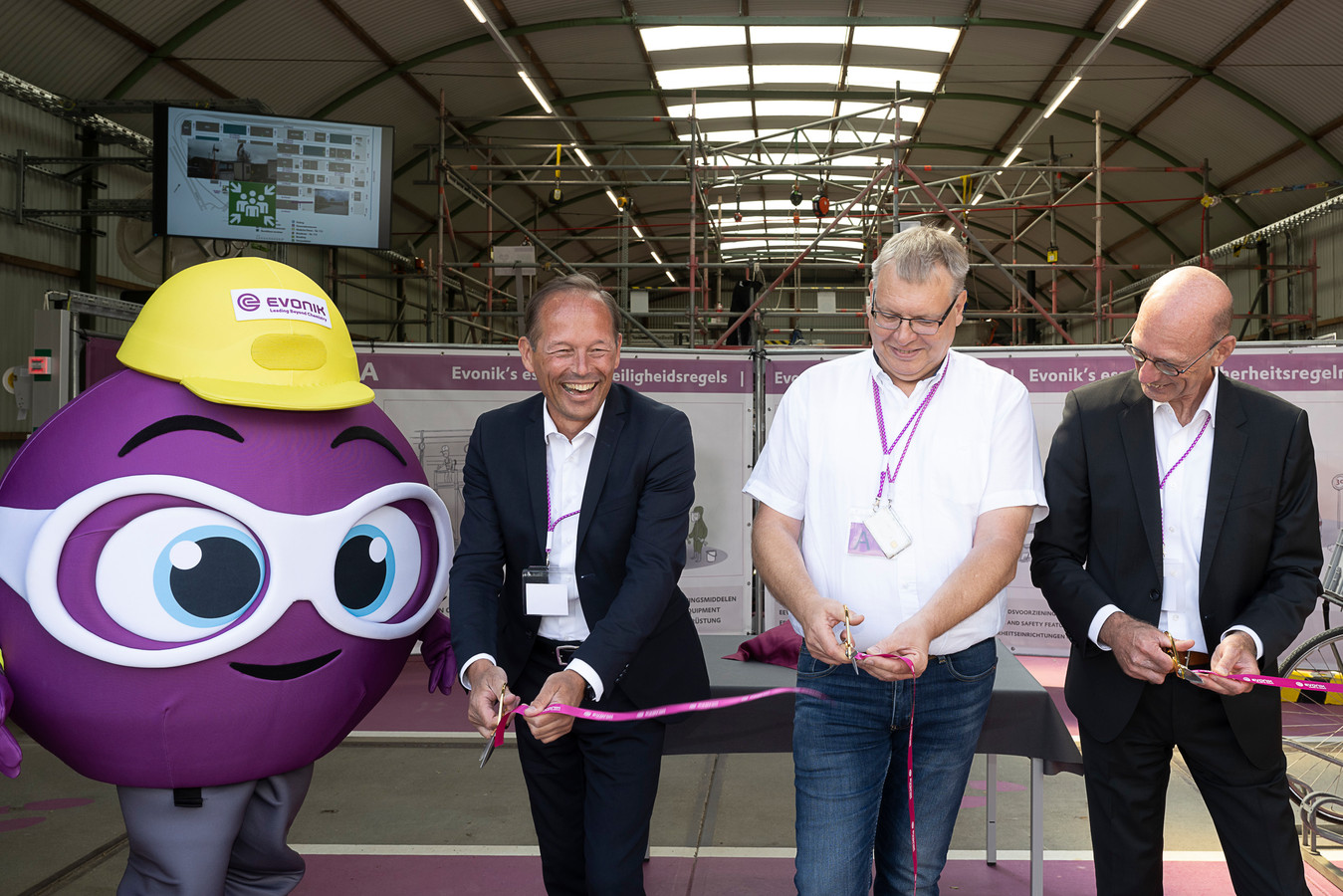 Antwerps chemiebedrijf Evonik opent uitgekiende ‘Safety Street’ om ...