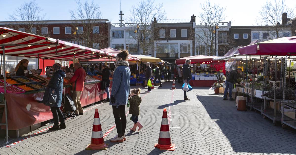 Hengelose markt gaat door, maar een loempiaatje eten op straat is uit ...