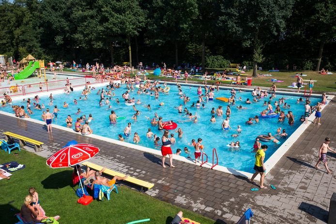 Twentebad in Hengelo opent buitenbad vanwege warmte | Hengelo | tubantia.nl