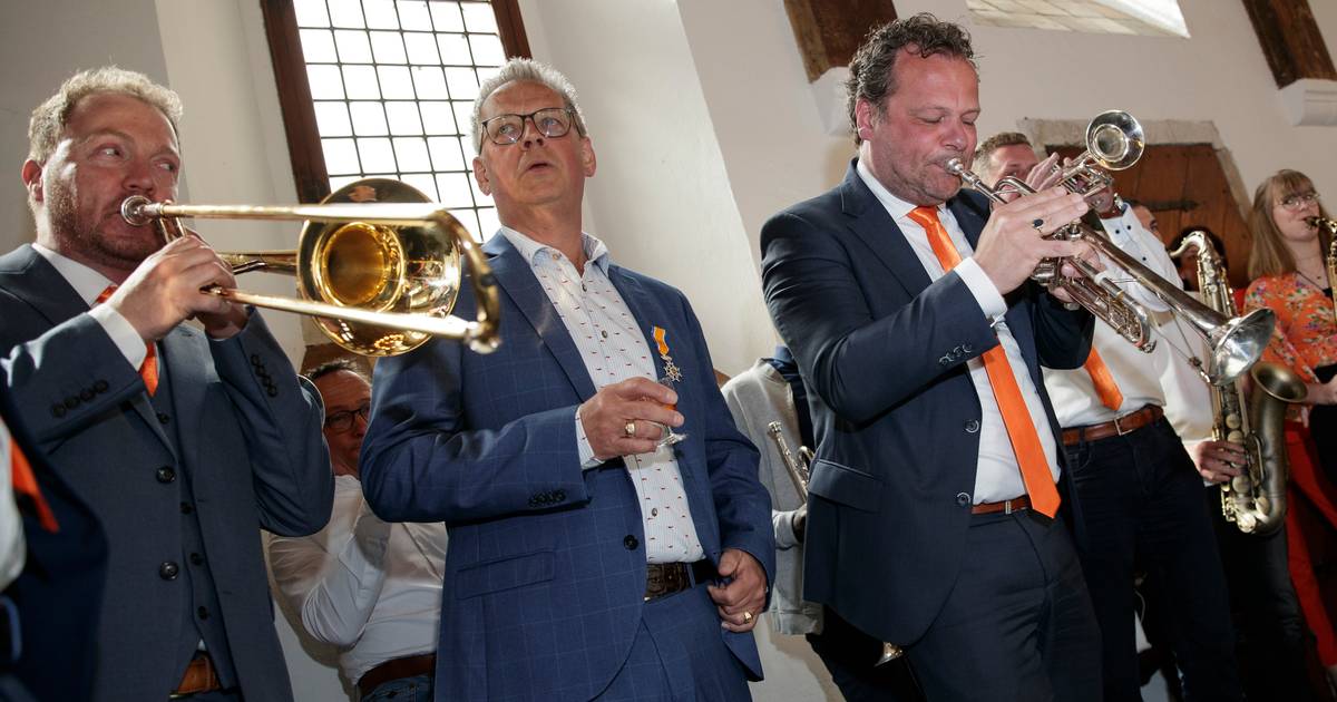 Kartrekker achter dweilfestival ontvangt enige lintje van gemeente ...