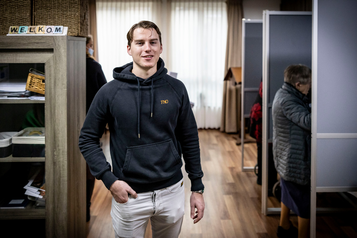 Een stembureau voor drie kwartier, als een klein rondreizend circus ...