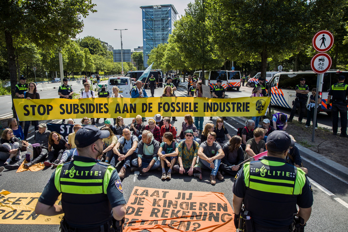 Extinction Rebellion gaat toch A12 blokkeren, ondanks aanhouding voor ...
