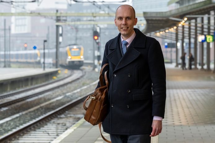 Duurdere treinkaartjes, station Amersfoort lang dicht, Freek (37) is er ...