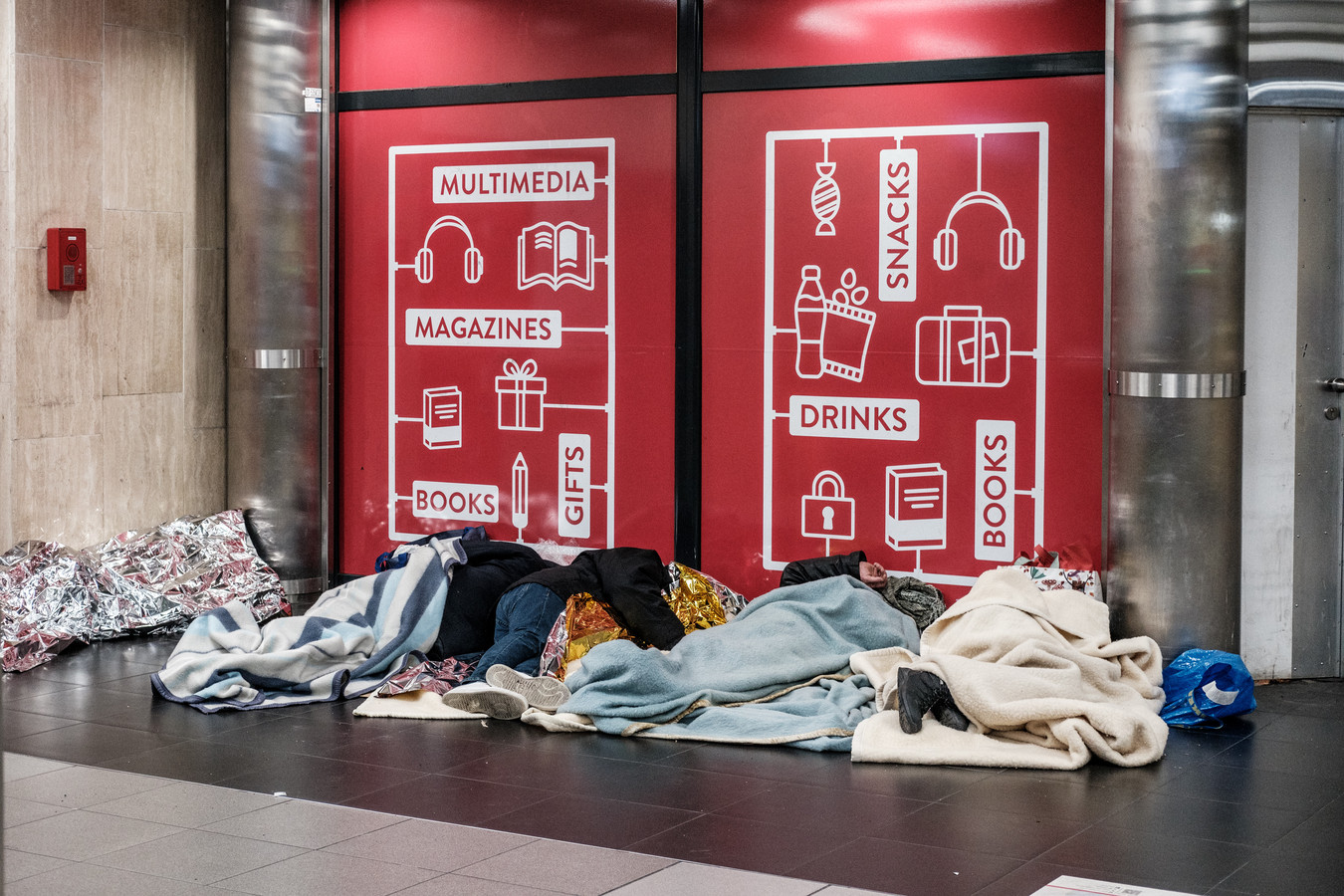 Onze reporter brengt nacht door tussen daklozen in Brussel-Zuid op ...