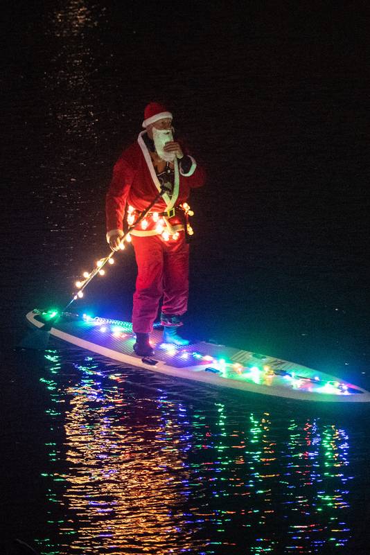 Kerstgedachte op het water met parade van versierde bootjes | Nijmegen ...