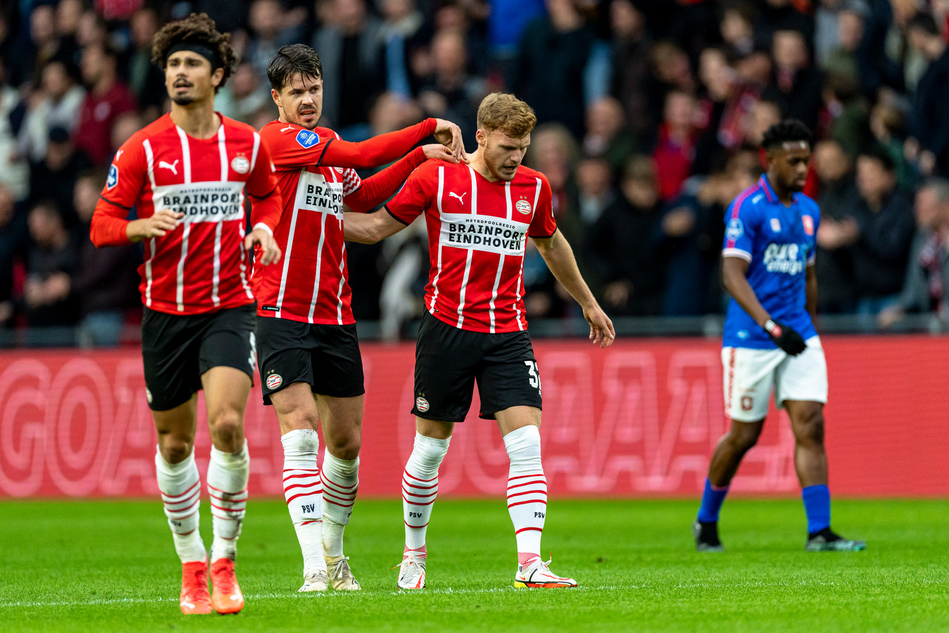 PSV speelt chagrijn van zich af tegen FC Twente, Vinícius is eindelijk ...