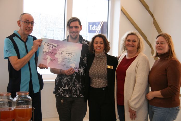 Woonzorgcentrum De Bottelarij steunt sociaal project ‘Stoasje’ met 400 ...