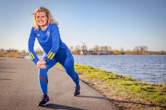 Met zere lies en heup gaat Marie-Louise marathon in Amerika lopen: ‘Al ...