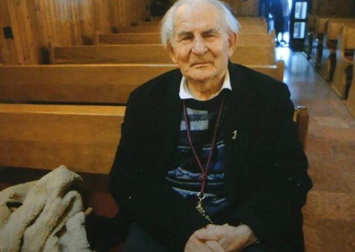 Viering priester Istvàn ‘Stefaan’ Regöczi: “Hij kwam te voet van ...