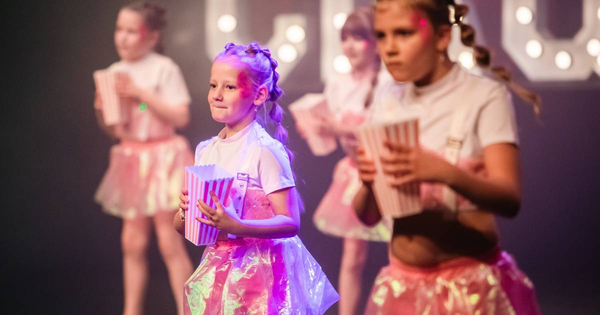 Vertedering, vuurwerk en duizend nieuwe kostuums tijdens theatershow ...