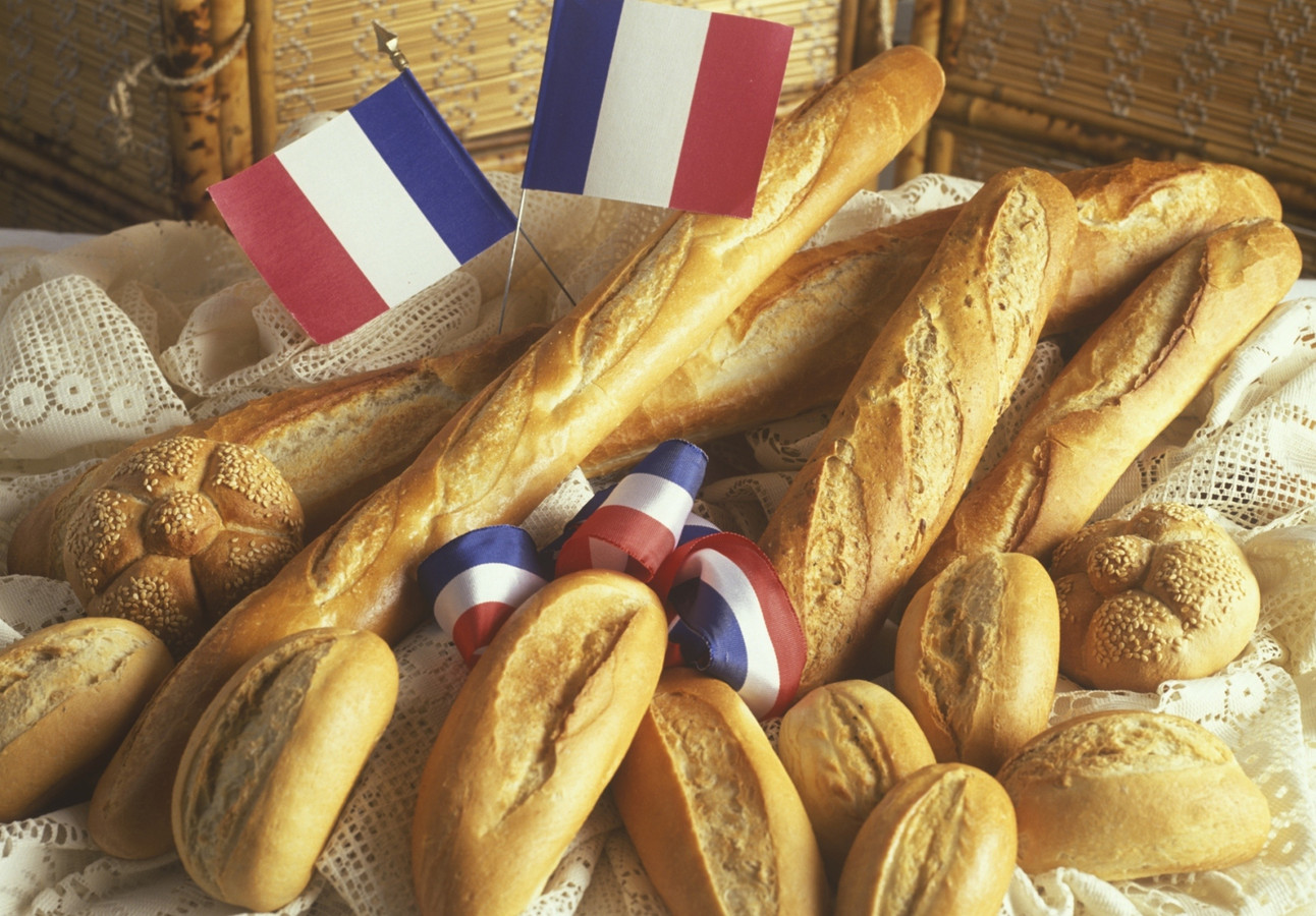 Stokbroodoorlog: Franse bakkers boos over stunt van supermarktketen ... Stokbroodoorlog: Franse bakkers boos over stunt van supermarktketen ...