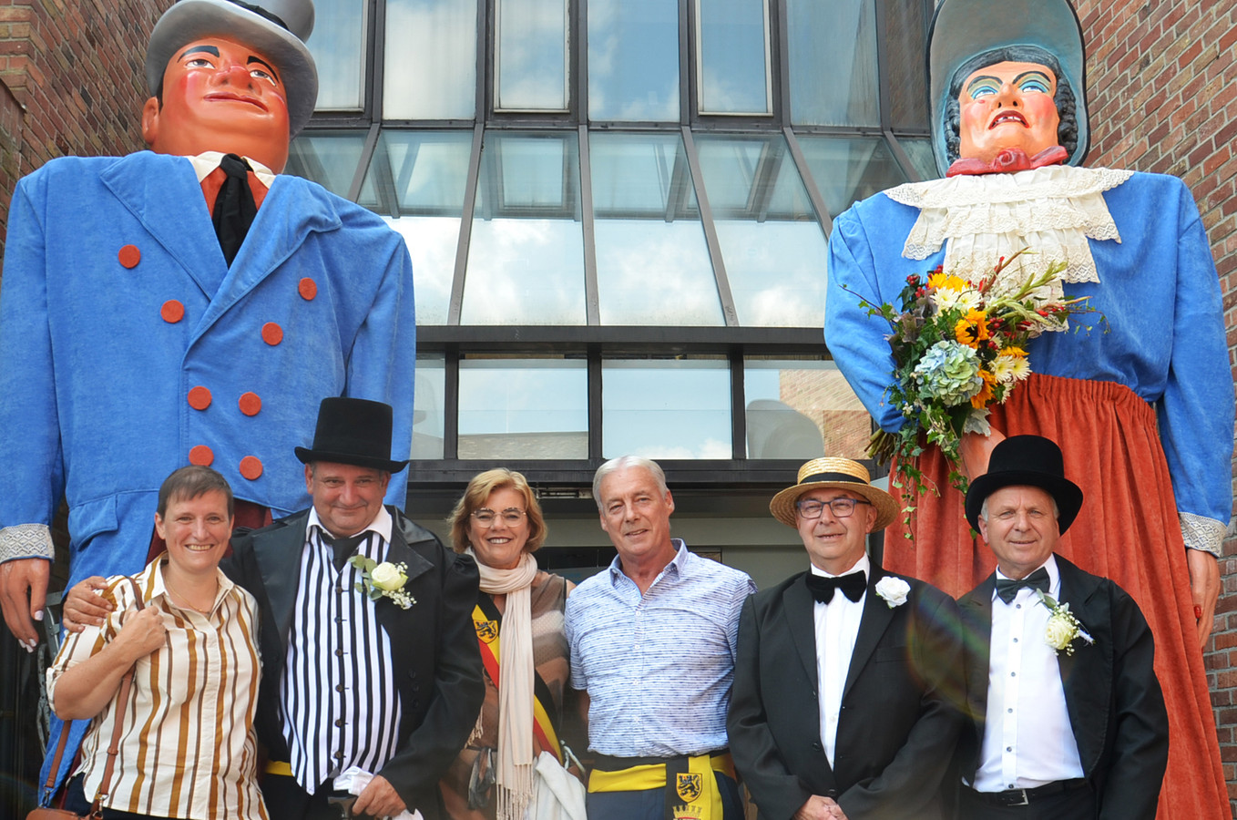 Reuzen Doeken en Doeka hernieuwen na 75 jaar huwelijksgeloften en ...