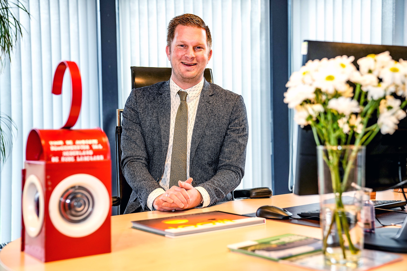 Rode lantaarn herinnert Boy Scholtze er nog wel even aan dat hij de ... Rode lantaarn herinnert Boy Scholtze er nog wel even aan dat hij de ...