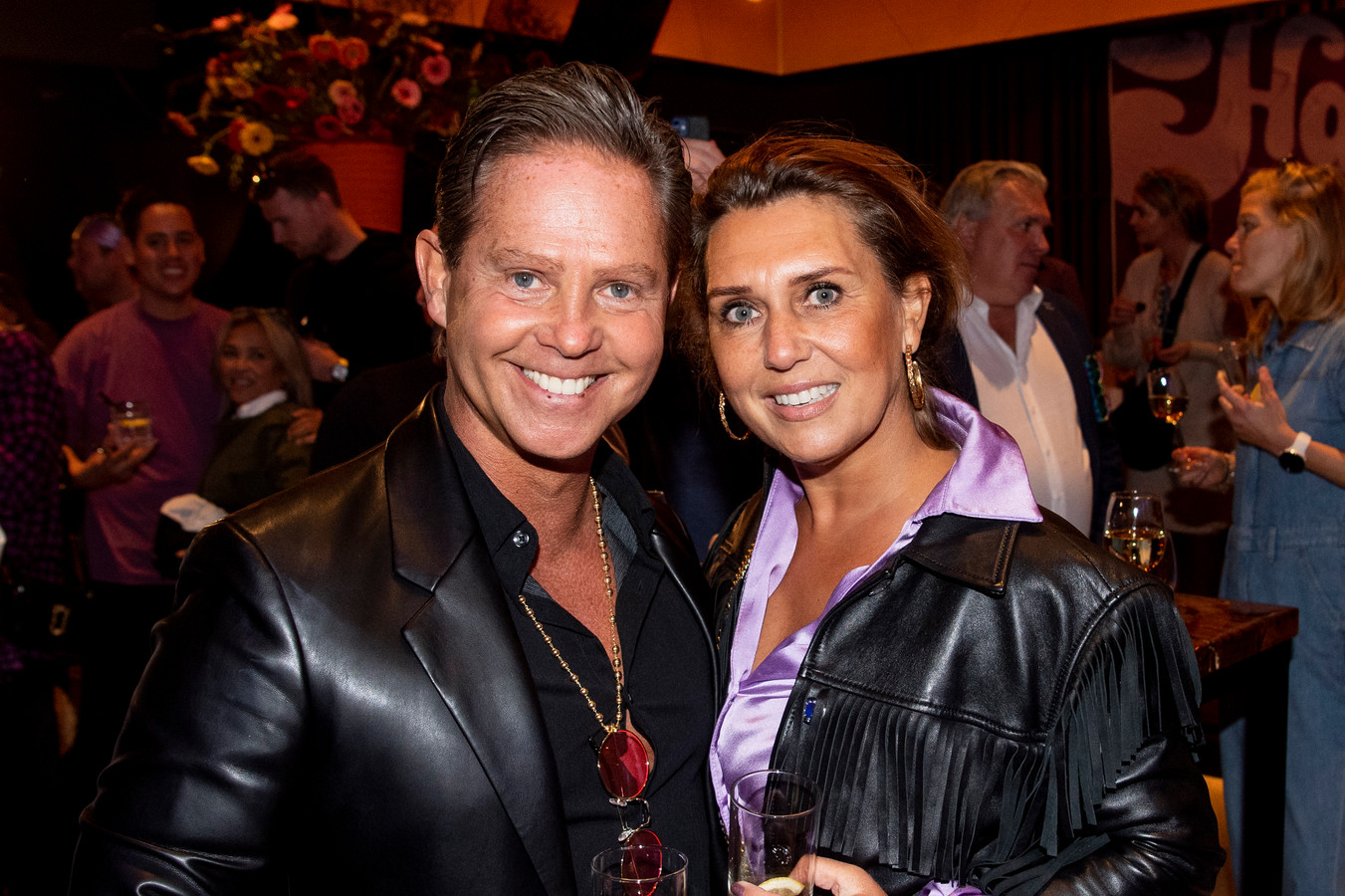 Sta je op Yvonnes juicekanaal dan kan je de scheidingspapieren vast ...