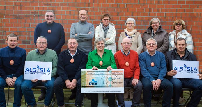 Verkoop toatjespap op kerstmarkt levert 3.000 euro op voor ALS-liga ...