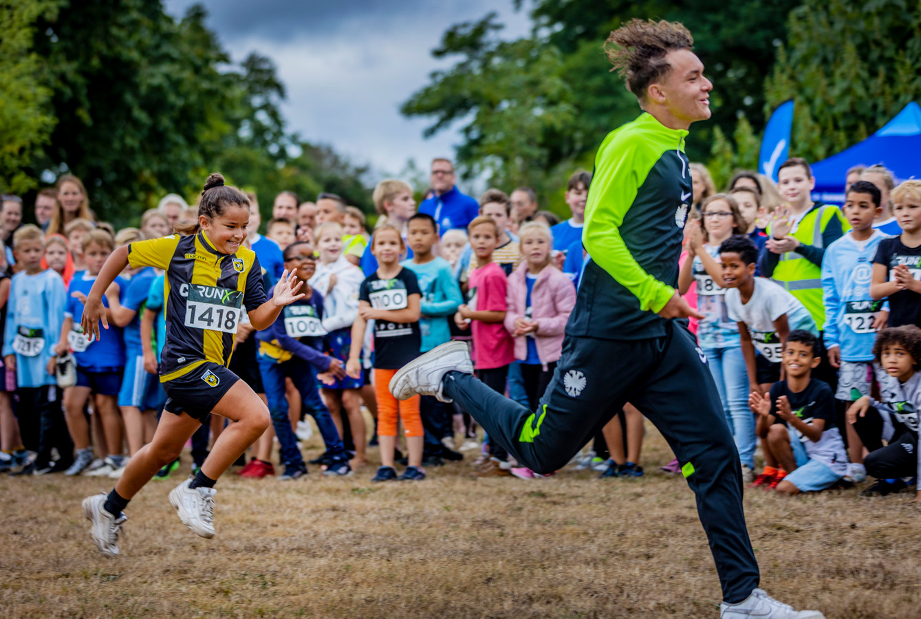 Jeugdinternational overhandigt Het Kompas wisselbokaal voor snelste ...
