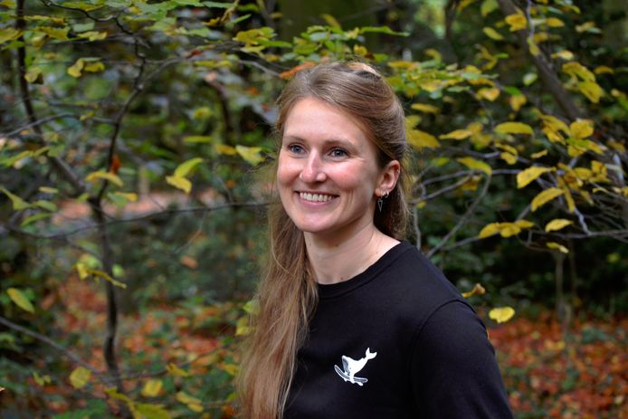 Antwerpse Emilie (29) start ecologische kledinglijn die onderwijs in ...