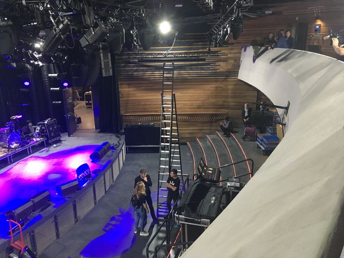 Mezz is weer open: een verbeterde zaal, een nieuw café en een videowall ...