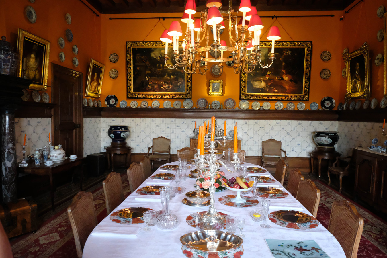 Graaf verwelkomt internationaal bezoek tijdens eerste opendeurdag in ...